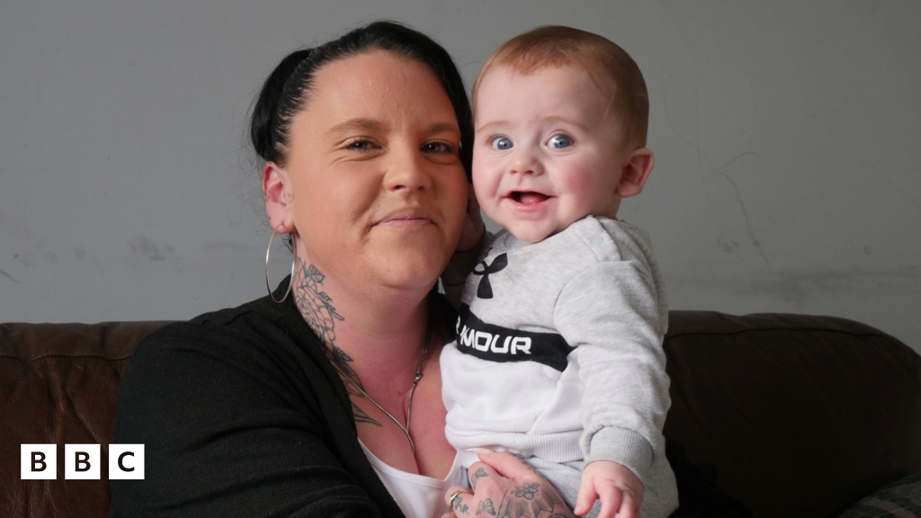 Y cyngor sy'n herio'r cynnydd yn nifer y plant mewn gofal - BBC Cymru Fyw