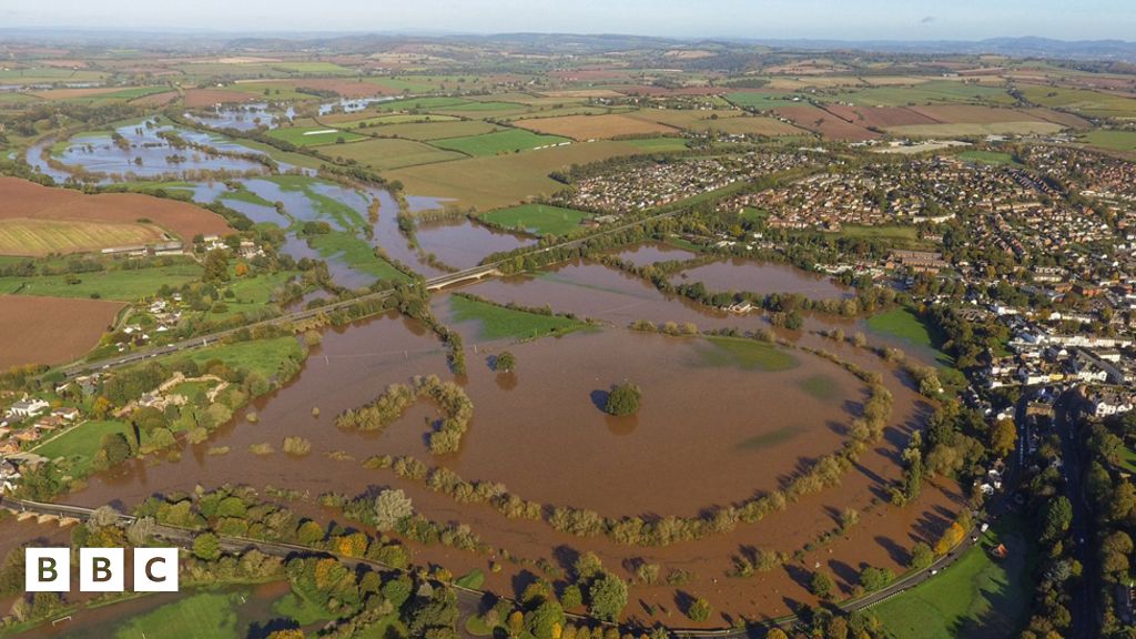 Flood warnings across the River Severn - BBC Newsround