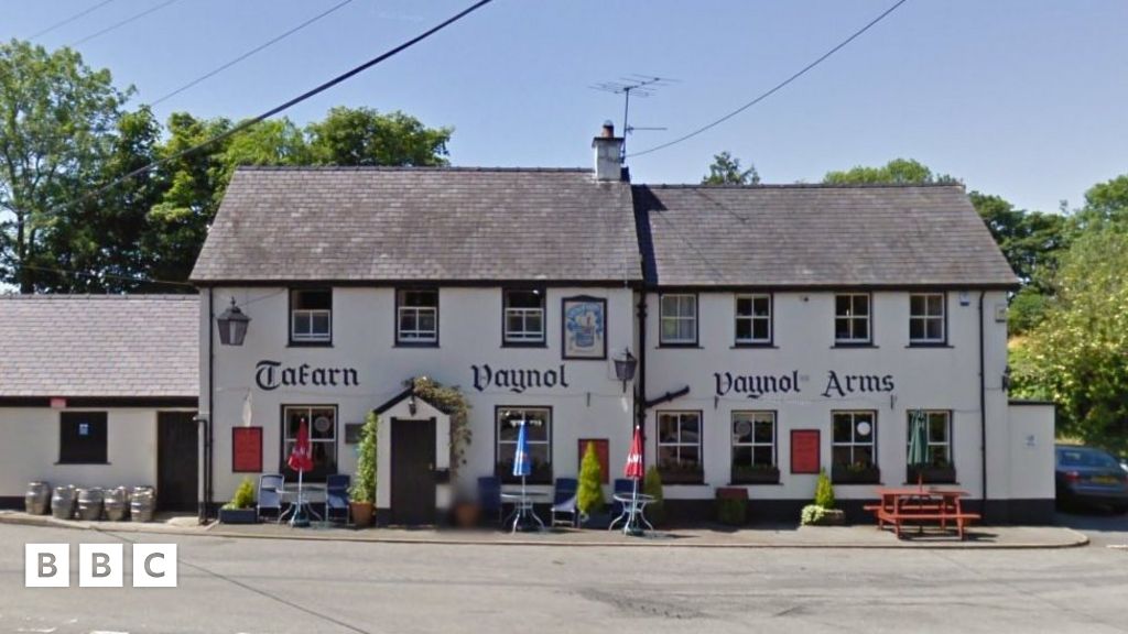 Gwynedd: Cais o'r newydd i droi tafarn yn unedau gwyliau - BBC Cymru Fyw