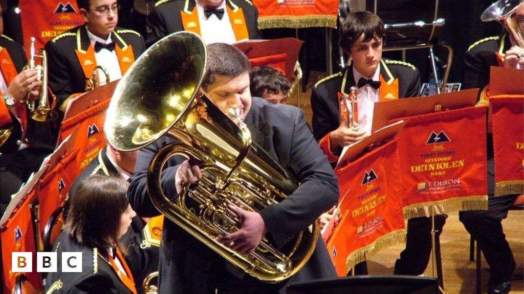 Dyfodol bandiau pres Cymru - BBC Cymru Fyw