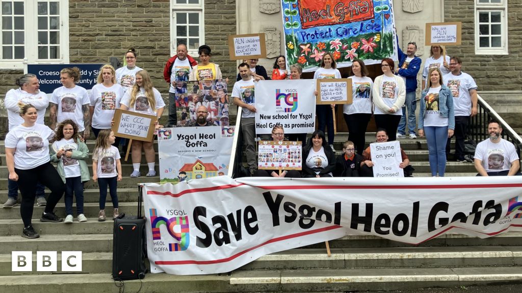 Galw am gyfarfod dros dro pedol Ysgol Heol Goffa - BBC Cymru Fyw