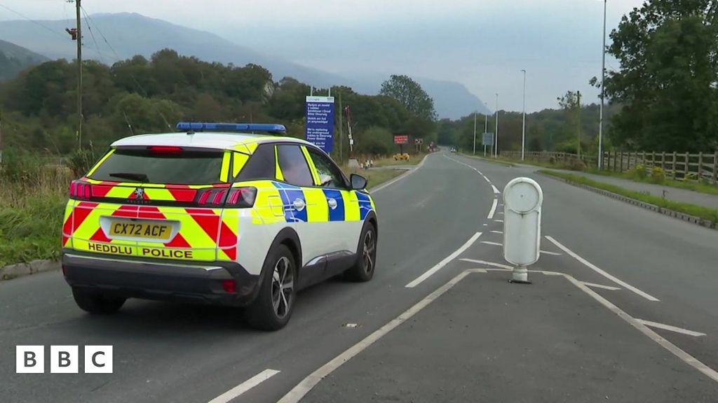 Cau ffordd yn Llanberis er mwyn ffrwydro dyfais - BBC Cymru Fyw