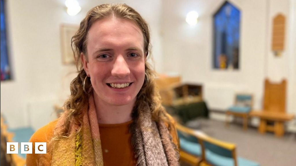 Sefydlu Eisteddfod leol ar gyfer pobl LHDTC+? - BBC Cymru Fyw