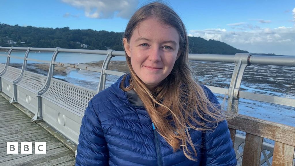 Annog pobl i siarad am iechyd meddwl a pheidio 'bod ofn' - BBC Cymru Fyw