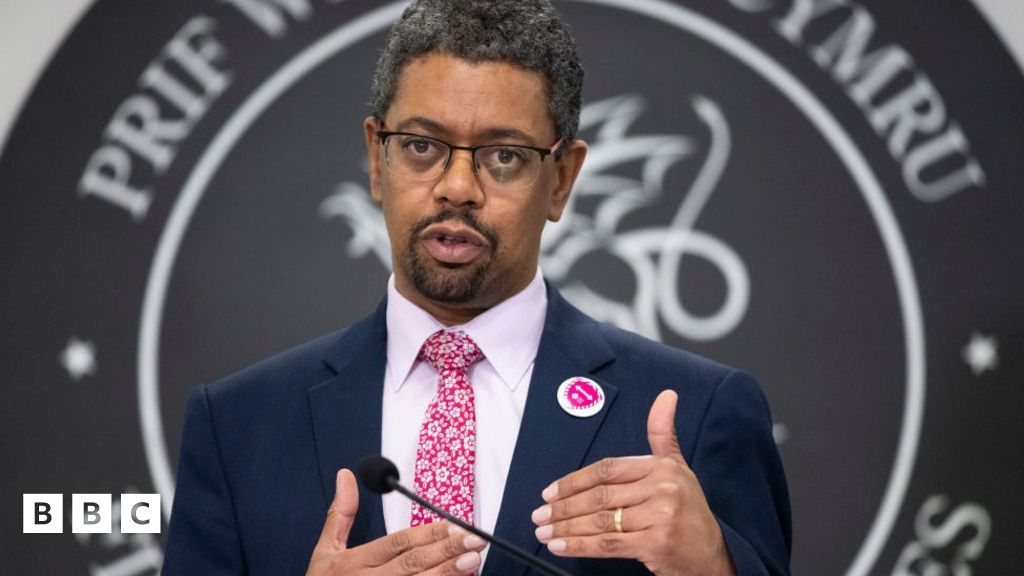 Pum peth sy'n wynebu Prif Weinidog nesaf Cymru - BBC Cymru Fyw