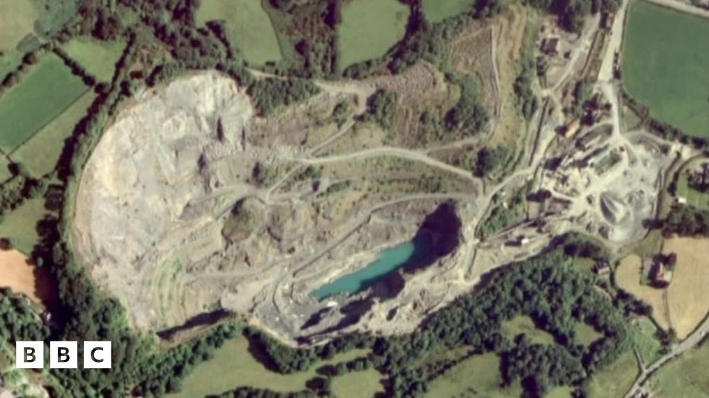 Rhybudd i gadw draw o chwarel Cilyrychen - BBC Cymru Fyw