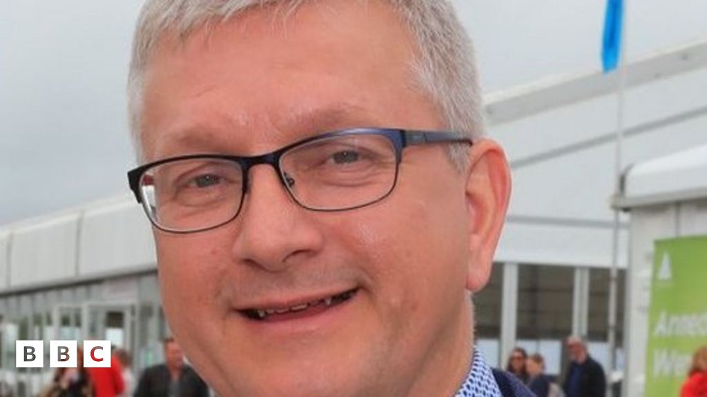 Dyfrig Davies yw Cadeirydd newydd Urdd Gobaith Cymru - BBC Cymru Fyw