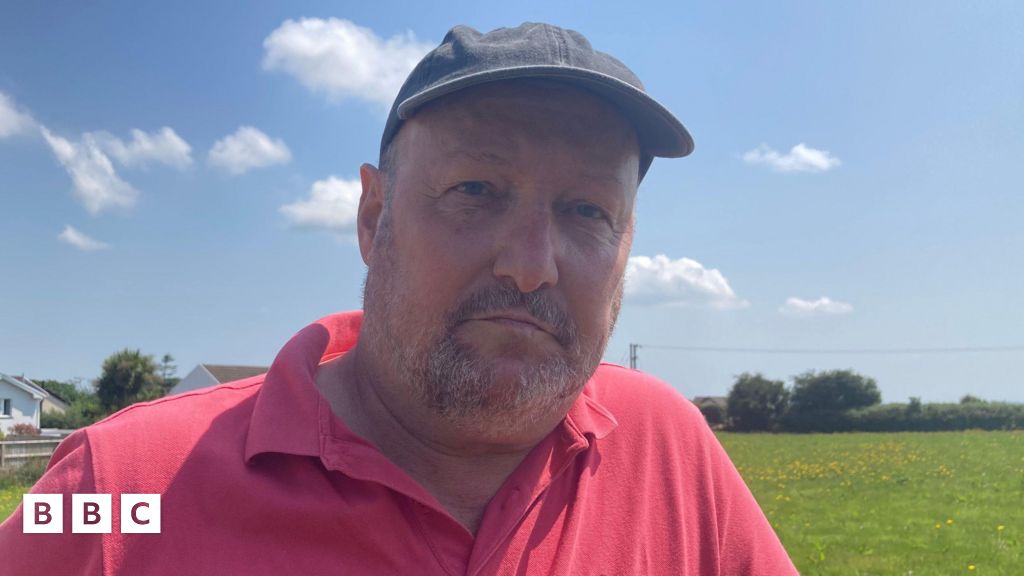 Withyhedge: Arogleuon gwael o safle tirlenwi 'heb eu datrys' - BBC ...