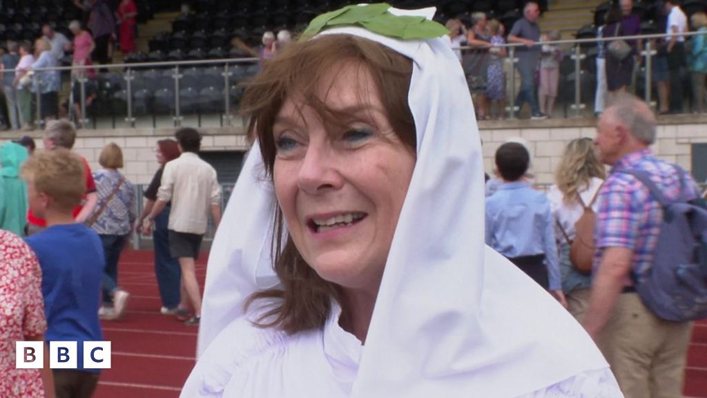 Ethol Mererid Hopwood i fod yn Archdderwydd yr Orsedd - BBC Cymru Fyw