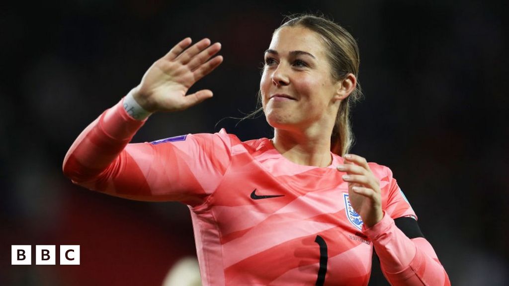Mary Earps: England Lioness goalkeeper thanks fans as shirts 'sell out' - BBC Newsround