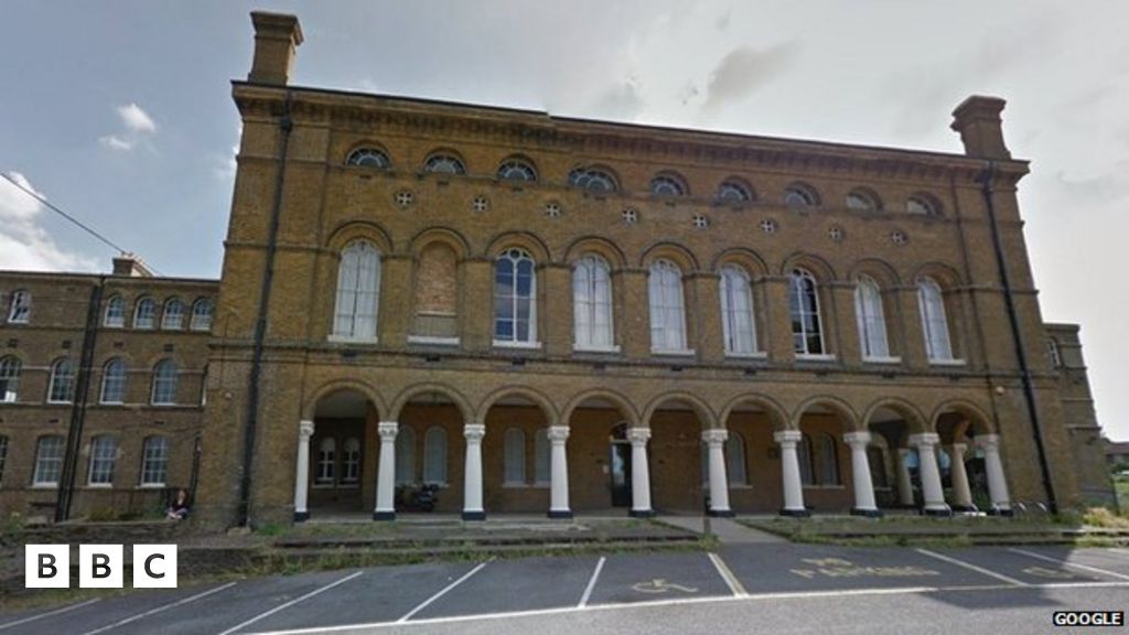 Agor safle newydd Ysgol Gymraeg Llundain - BBC Cymru Fyw