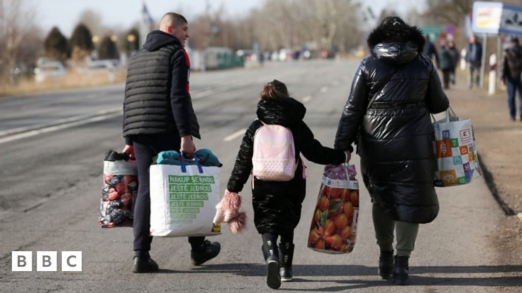 Ukraine refugees: What's being done to help? - BBC Newsround