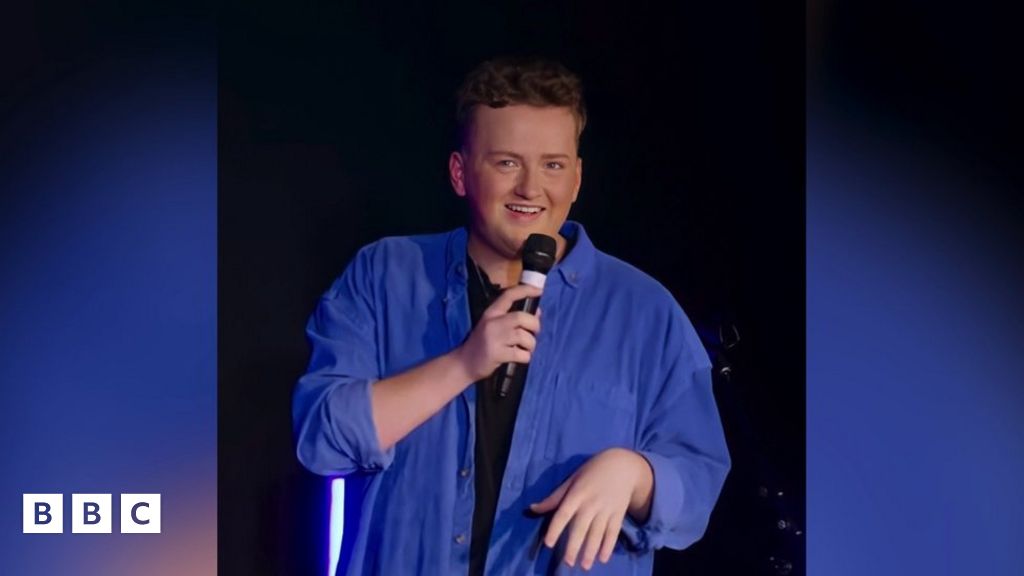 Tri llun: Ellis Lloyd Jones - BBC Cymru Fyw