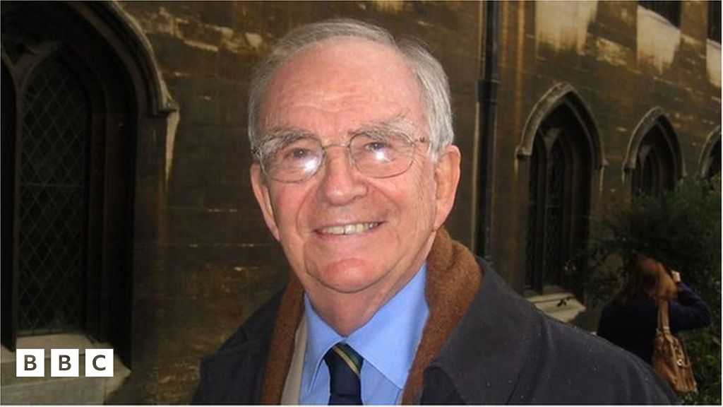 Y gwyddonydd, yr Athro Syr John Meurig Thomas, wedi marw - BBC Cymru Fyw