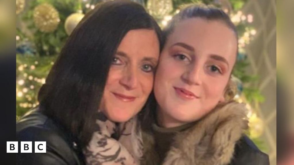 Hunanladdiad: Ple mam i bobl ifanc ar ôl colli ei merch - BBC Cymru Fyw