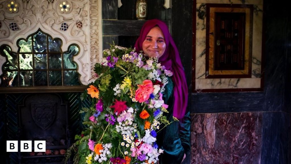 Pum munud gyda Hanan Issa, Bardd Cenedlaethol Cymru - BBC Cymru Fyw