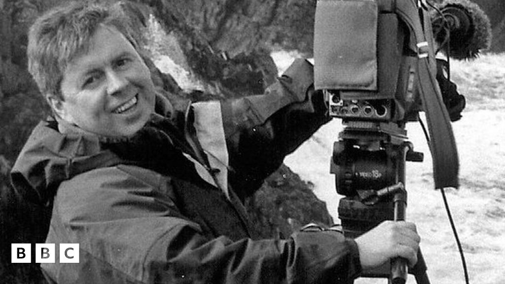 Teyrngedau i ddyn camera 'hynaws' - BBC Cymru Fyw