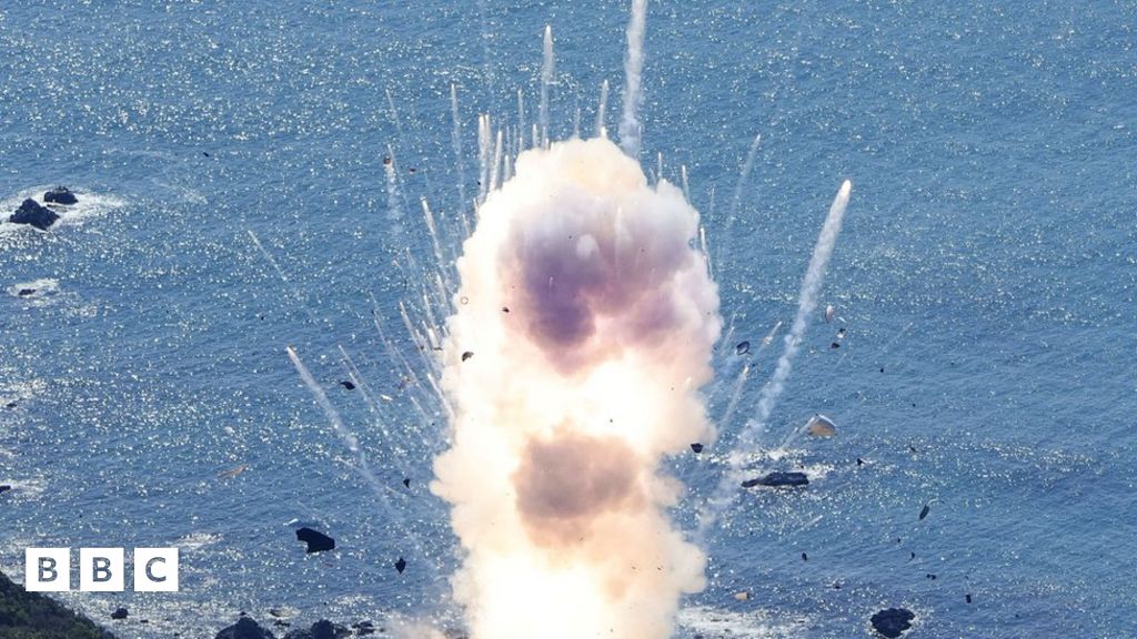 Space One: Robot rocket explodes seconds after launch - BBC Newsround