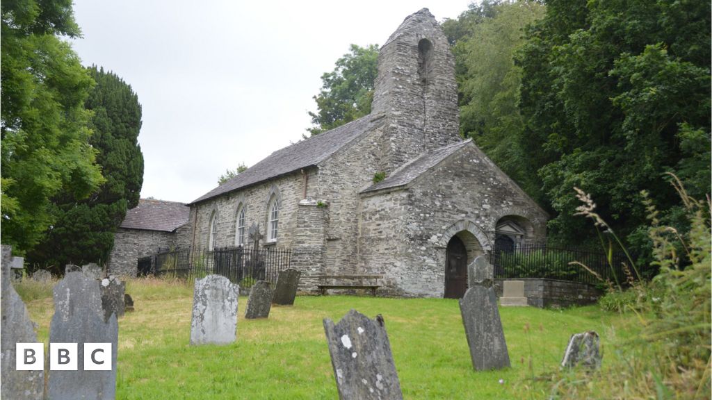 Taith newydd y Pasg - BBC Cymru Fyw