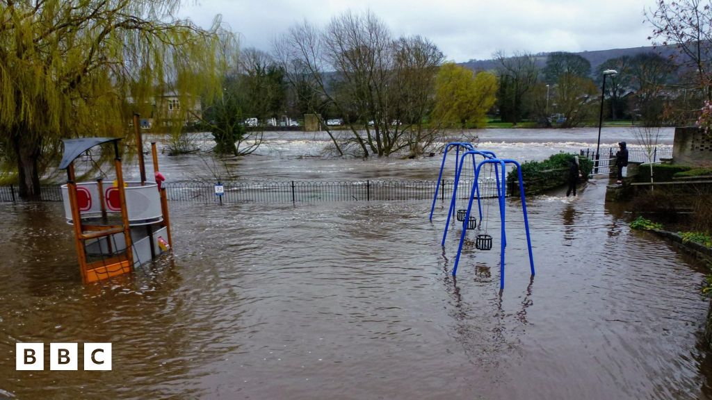 Floods batter the UK after heavy rainfall - BBC Newsround