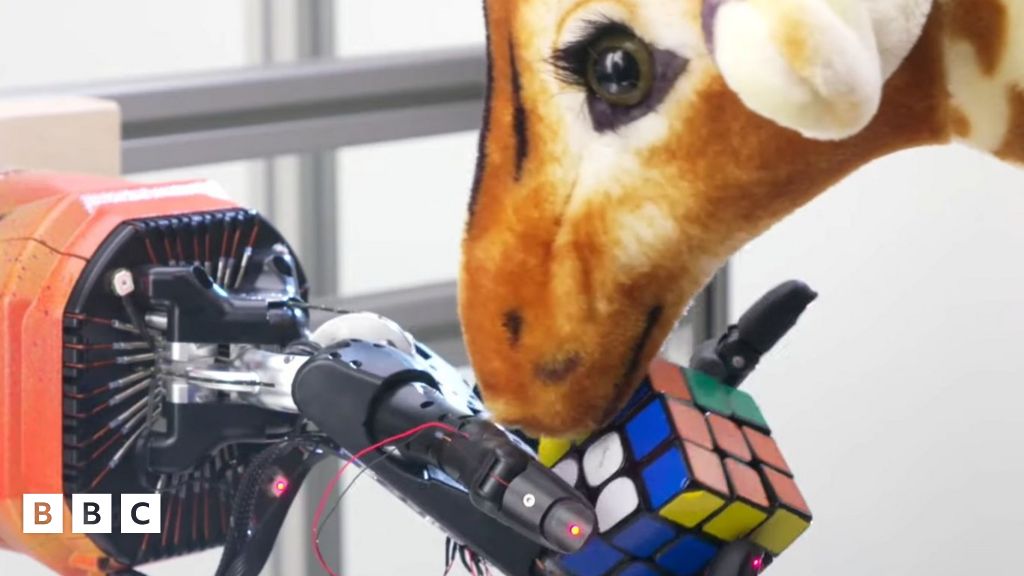 The robot that can solve a Rubik's cube - BBC Newsround