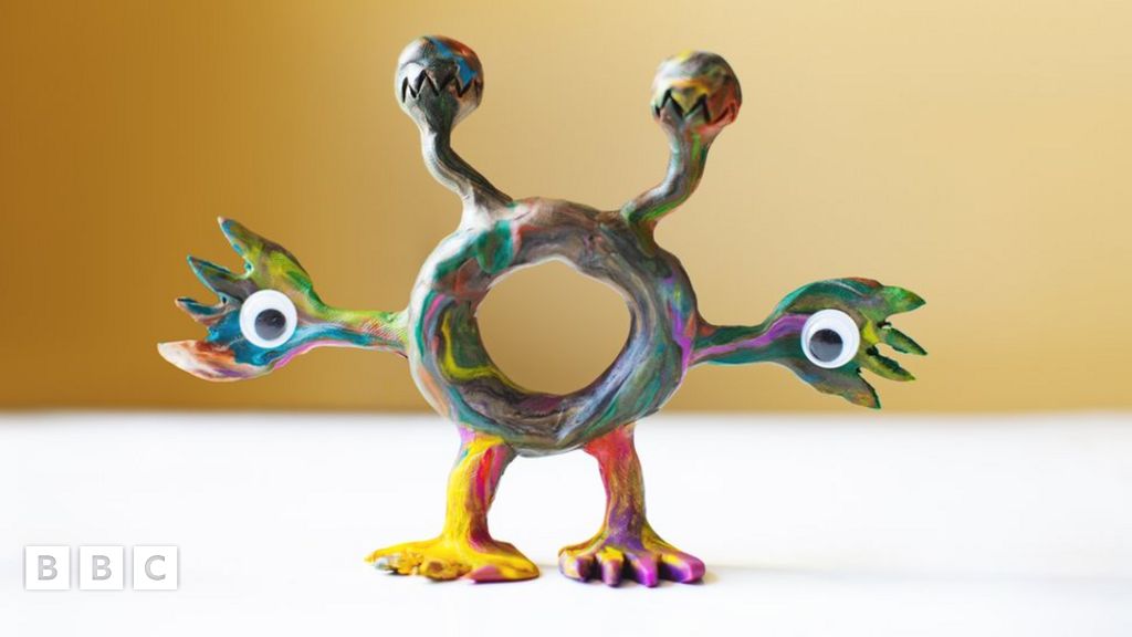 Space: Astronomers discover 'alien' radio signals repeating on a 16-day ...