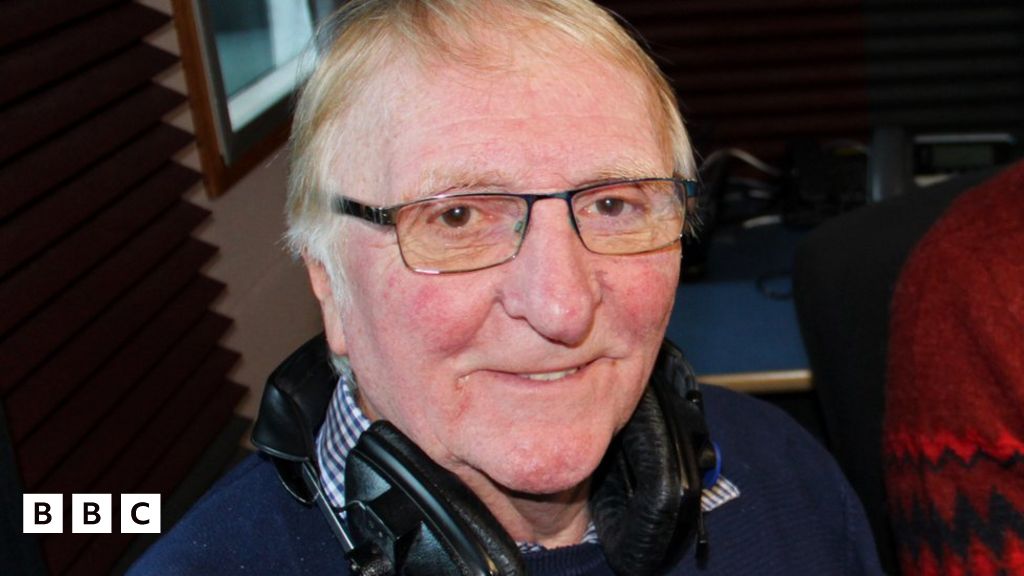 Ateb y Galw: Y canwr Arwel Jones - BBC Cymru Fyw