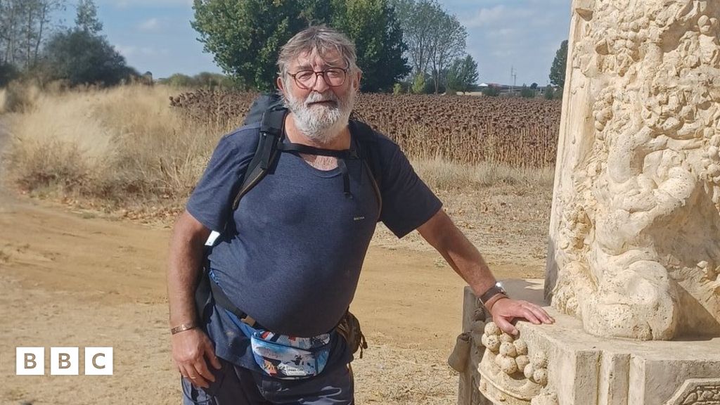 Ifan Huw Dafydd: 'Cerdded y camino yn brofiad anhygoel' - BBC Cymru Fyw