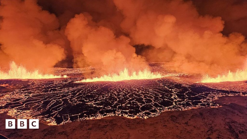 Iceland volcano erupts on Reykjanes peninsula - BBC Newsround