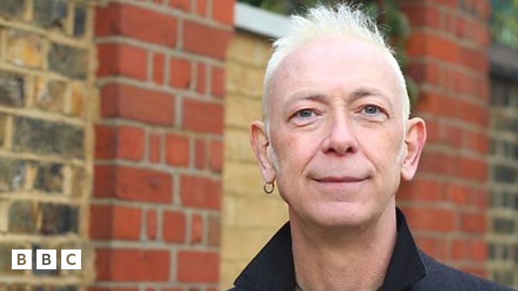 Ateb y Galw: Y cyflwynydd Gareth Jones - BBC Cymru Fyw