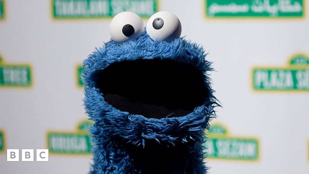 Sesame Street: Muppets join campaign for a #DeviceFreeDinner - BBC ...