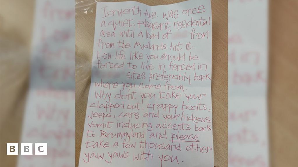 Aberystwyth: Ymchwiliad i nodyn yn sarhau pobl o Birmingham - BBC Cymru Fyw