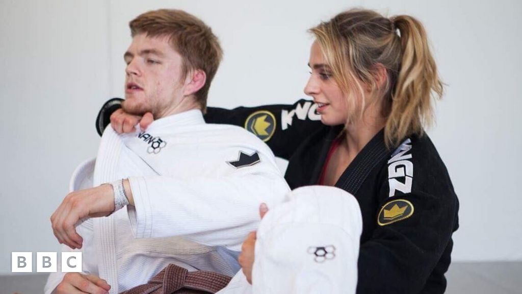 Ffion Eira Davies yn cipio pencampwriaeth byd jiu jitsu - BBC Cymru Fyw