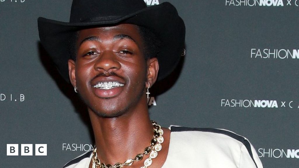Lil Nas X surprises American school children - BBC Newsround