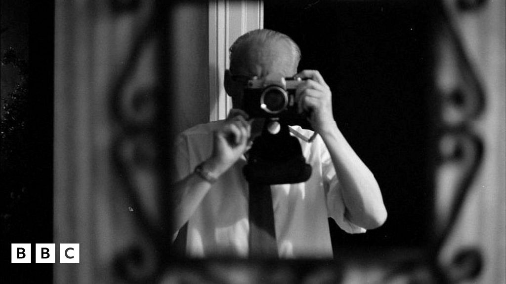 Geoff Charles, y dyn tu ôl i'r camera a rhai o luniau eiconig Cymru ...