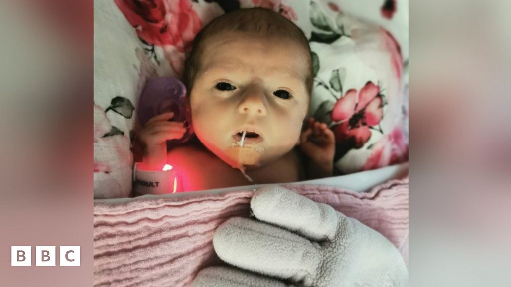 'O'dd e'n dorcalonnus peidio gafael yn dy fabi' - BBC Cymru Fyw