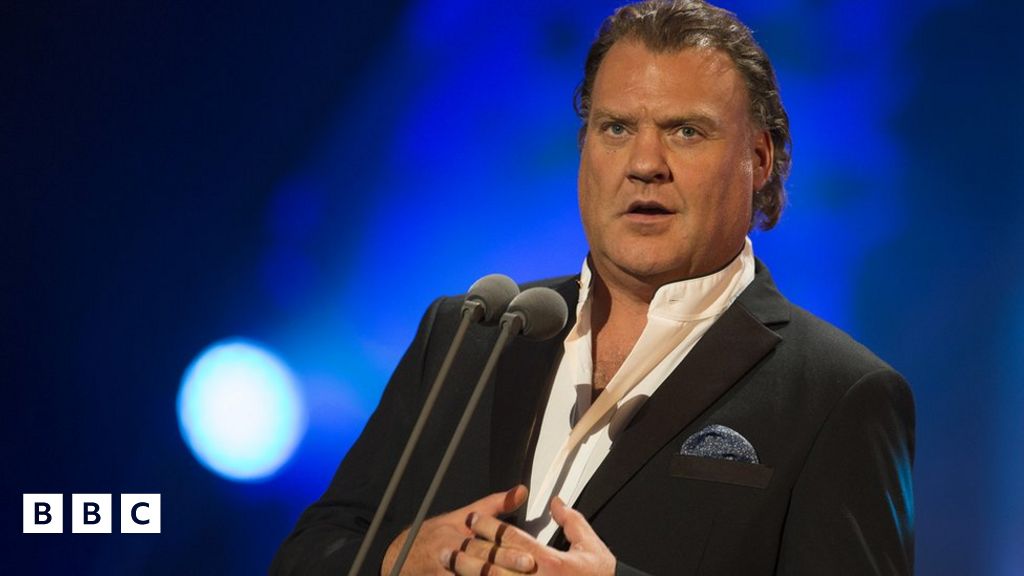 Bryn Terfel 'ddim ar y llwyfan operatig am yn hir eto' - BBC Cymru Fyw