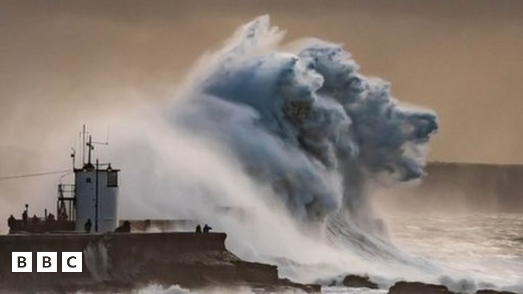 Spectacular wave wins Pic of the Season competition - BBC Weather