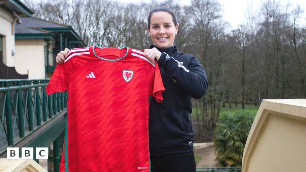 Pwy yw Rhian Wilkinson? - BBC Cymru Fyw