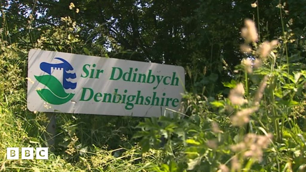 Gorfodi awdurdodau i uno yn 'tanseilio gwasanaethau' - BBC Cymru Fyw