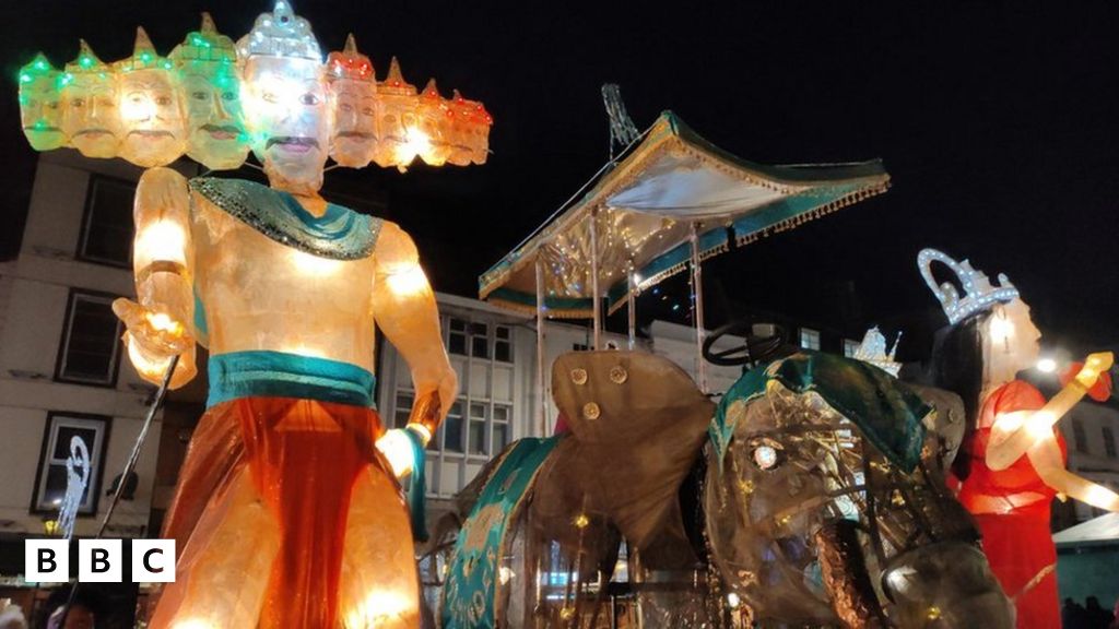 Diwali: Pictures of the lights and parades from around the UK - BBC ...