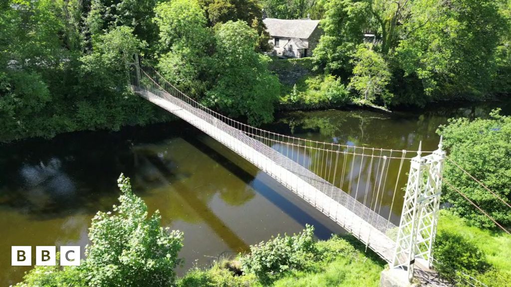 Pont Betws-y coed wedi bod ar gau "yn rhy hir" - BBC Cymru Fyw