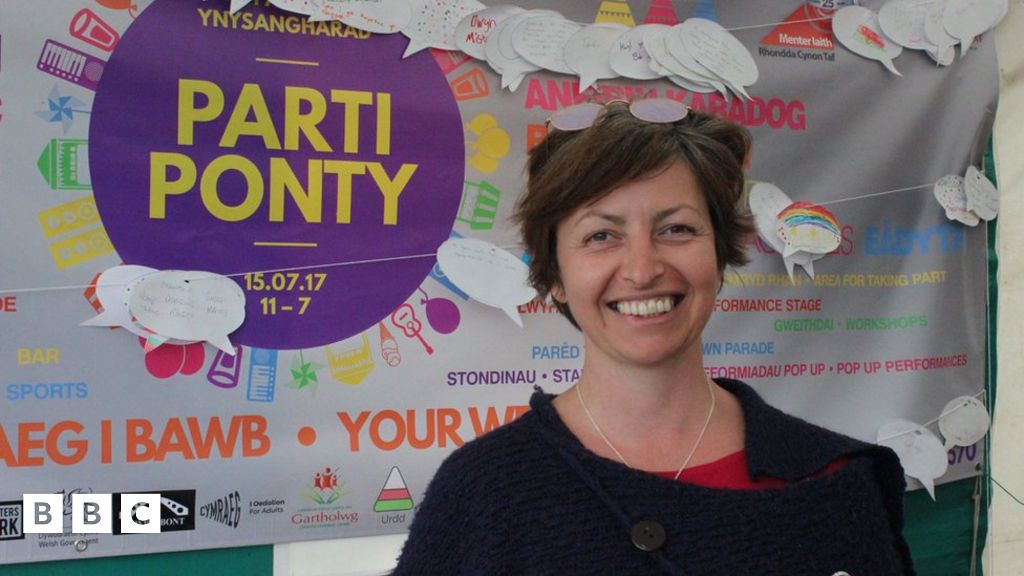 Diffyg gweithgaredd Cymraeg i bobl ifanc medd Menter Iaith - BBC Cymru Fyw