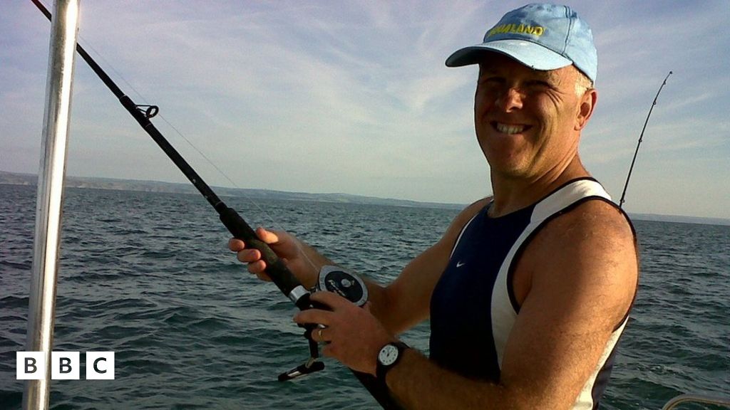 Pum munud gyda'r bardd Gwenallt Llwyd Ifan - BBC Cymru Fyw