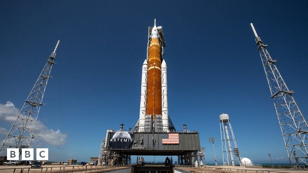 Nasas Artemis Moon Missions Pushed Back By A Year Bbc Newsround