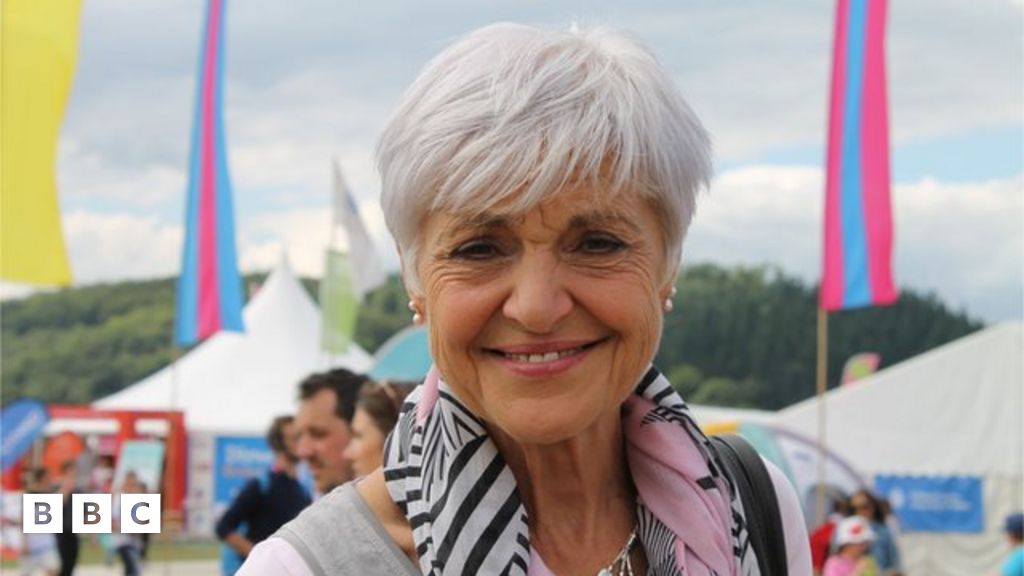 Beryl Vaughan yn galw am safle parhaol i'r Eisteddfod - BBC Cymru Fyw