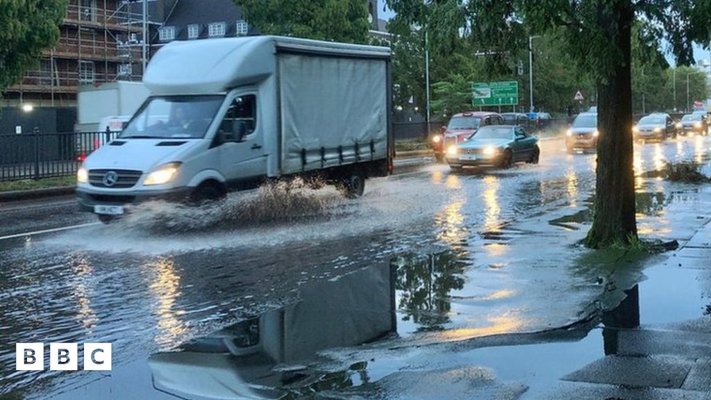 UK floods: Which areas in the UK are affected? - BBC Newsround