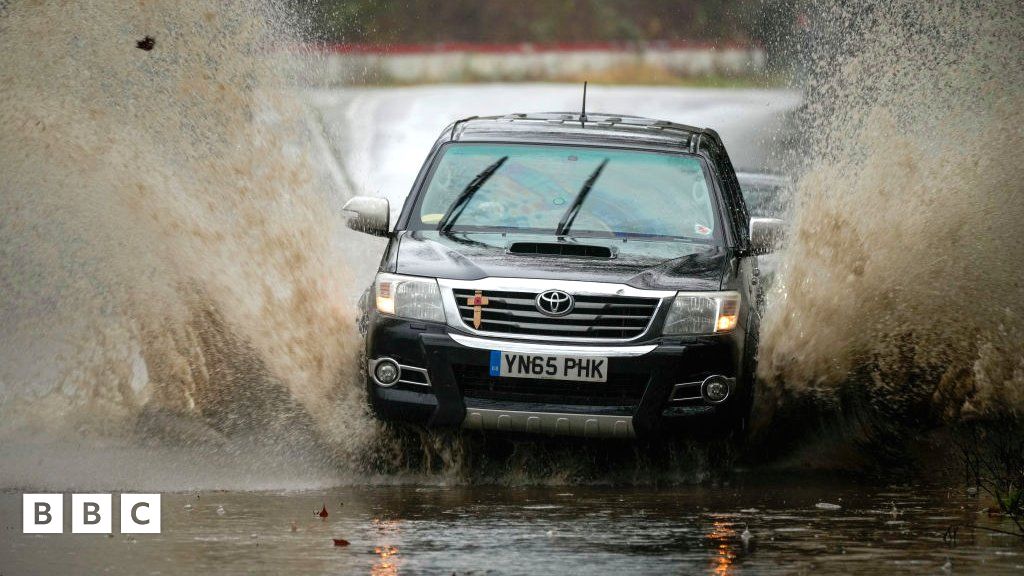 Storm Henk: Flood warnings and travel disruption in UK - BBC Newsround