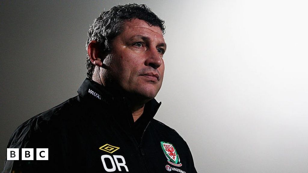 Colofn Osian Roberts: 'Mae'r gêm agoriadol mor bwysig' - BBC Cymru Fyw