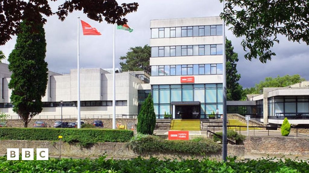 Toriad cyflenwad trydan yn amharu ar raglenni BBC Cymru - BBC Cymru Fyw